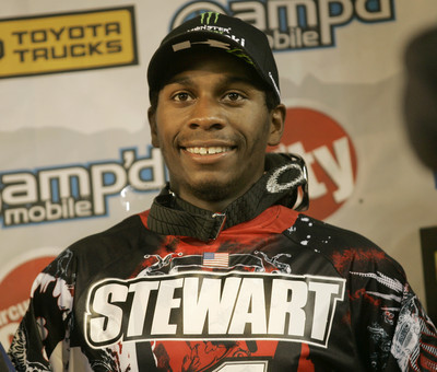 Stewart, Reed vie in last-lap battle for supercross title | Motor ...