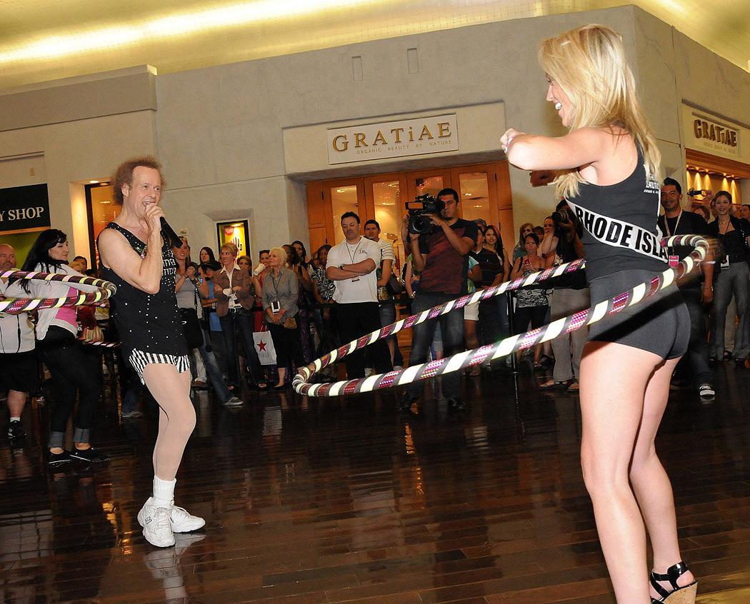 Richard Simmons Hosts Miss USA Hula Hoop Contest | Las Vegas Review-Journal