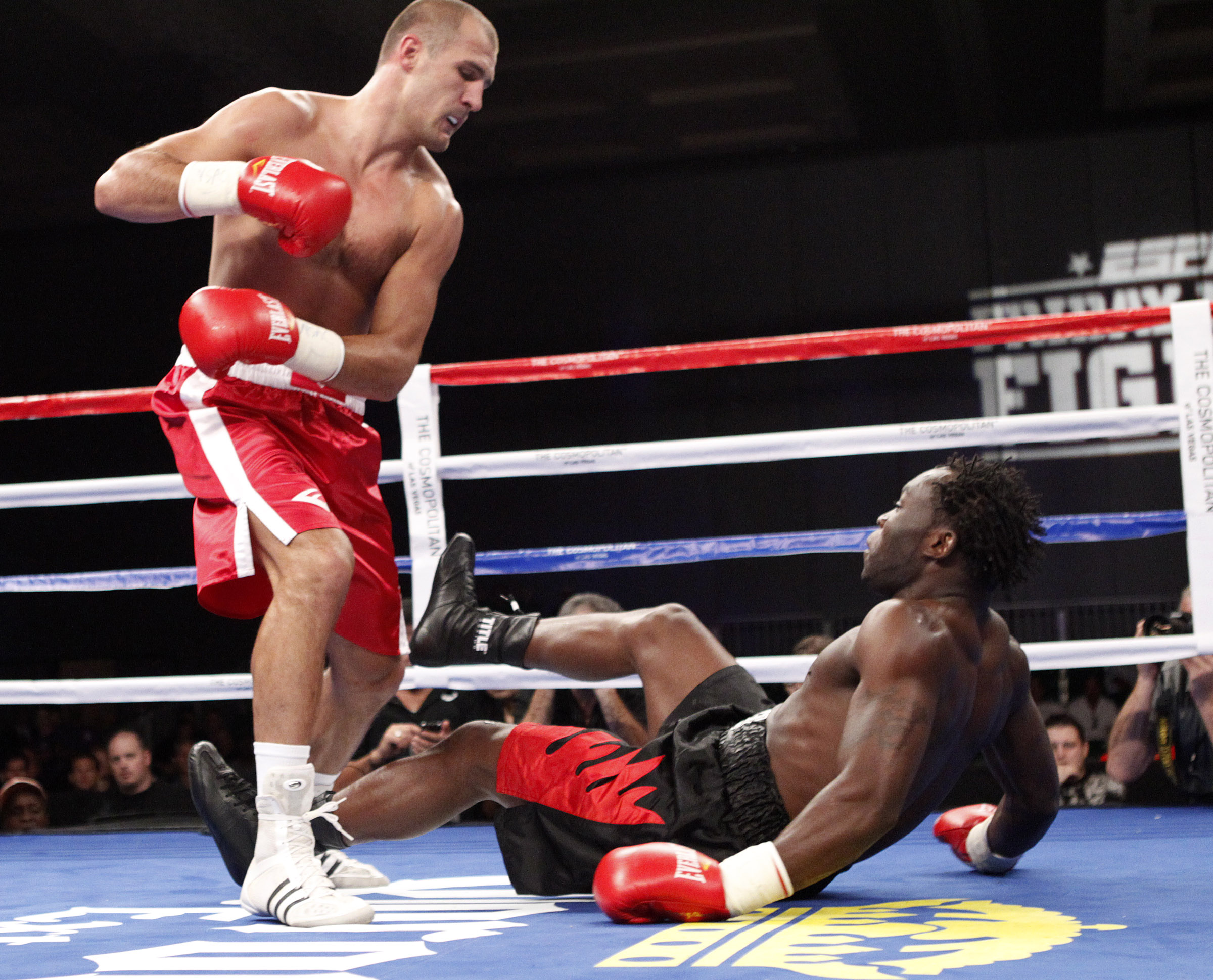 Lamont Peterson Defeats Victor Cayo in their IBF Jr. Welterweight Fight ...