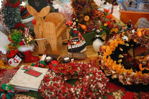 Shoppers get head start on holidays at fall bazaars | Arts & Culture ...