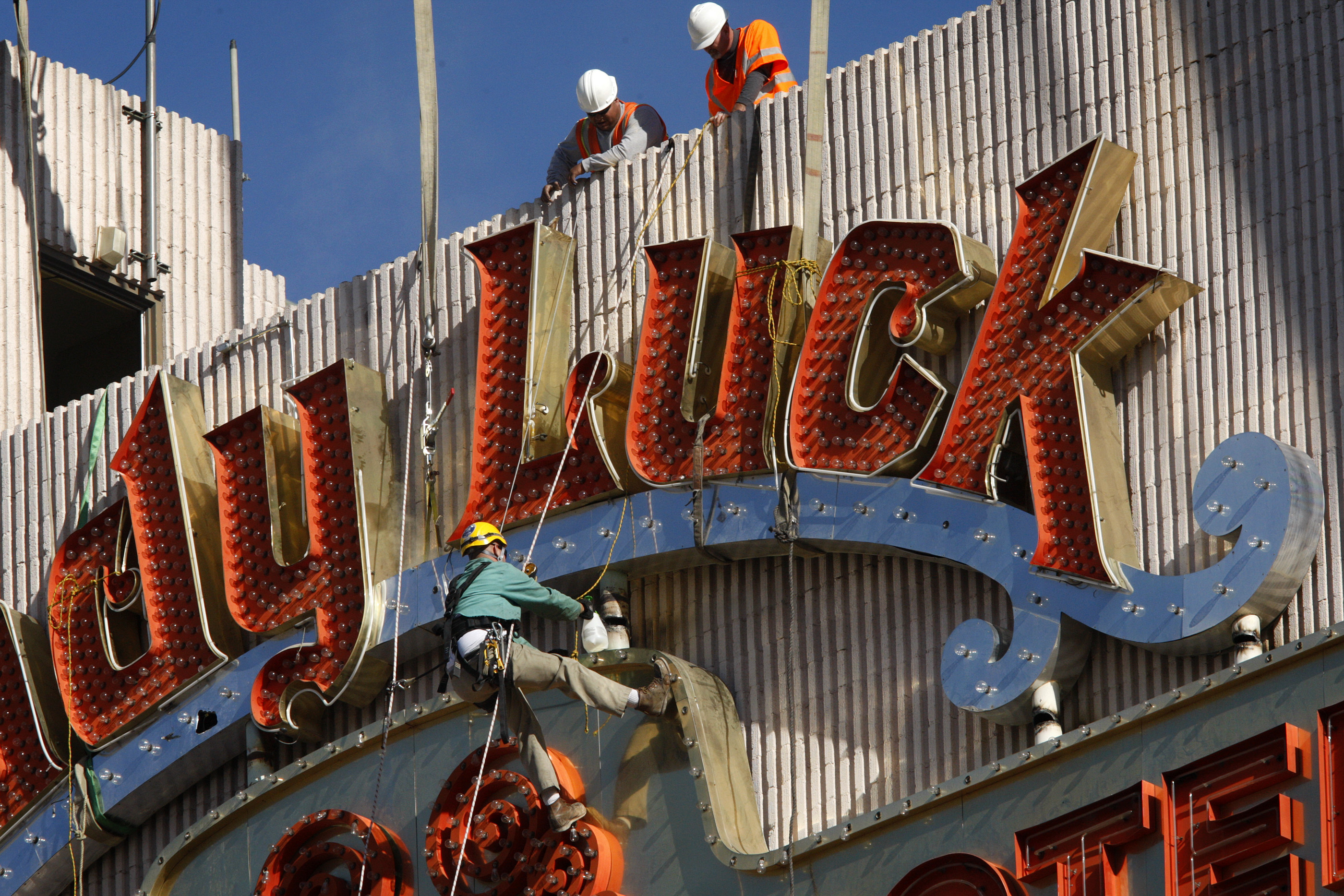 Lady Luck Sign Removed | Las Vegas Review-Journal