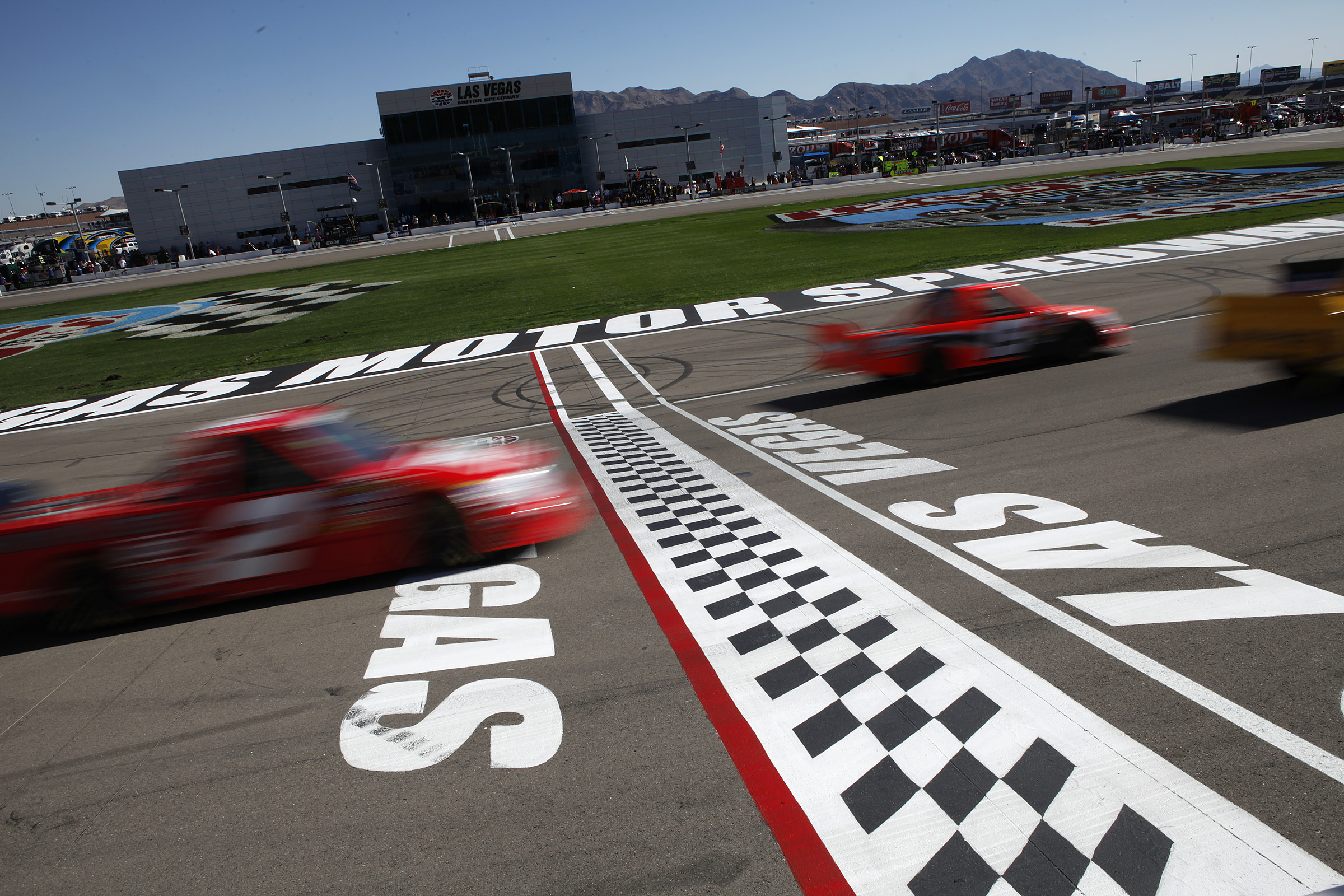 Ron Hornaday wins the NASCAR Truck Series Smith’s 350 in Las Vegas ...
