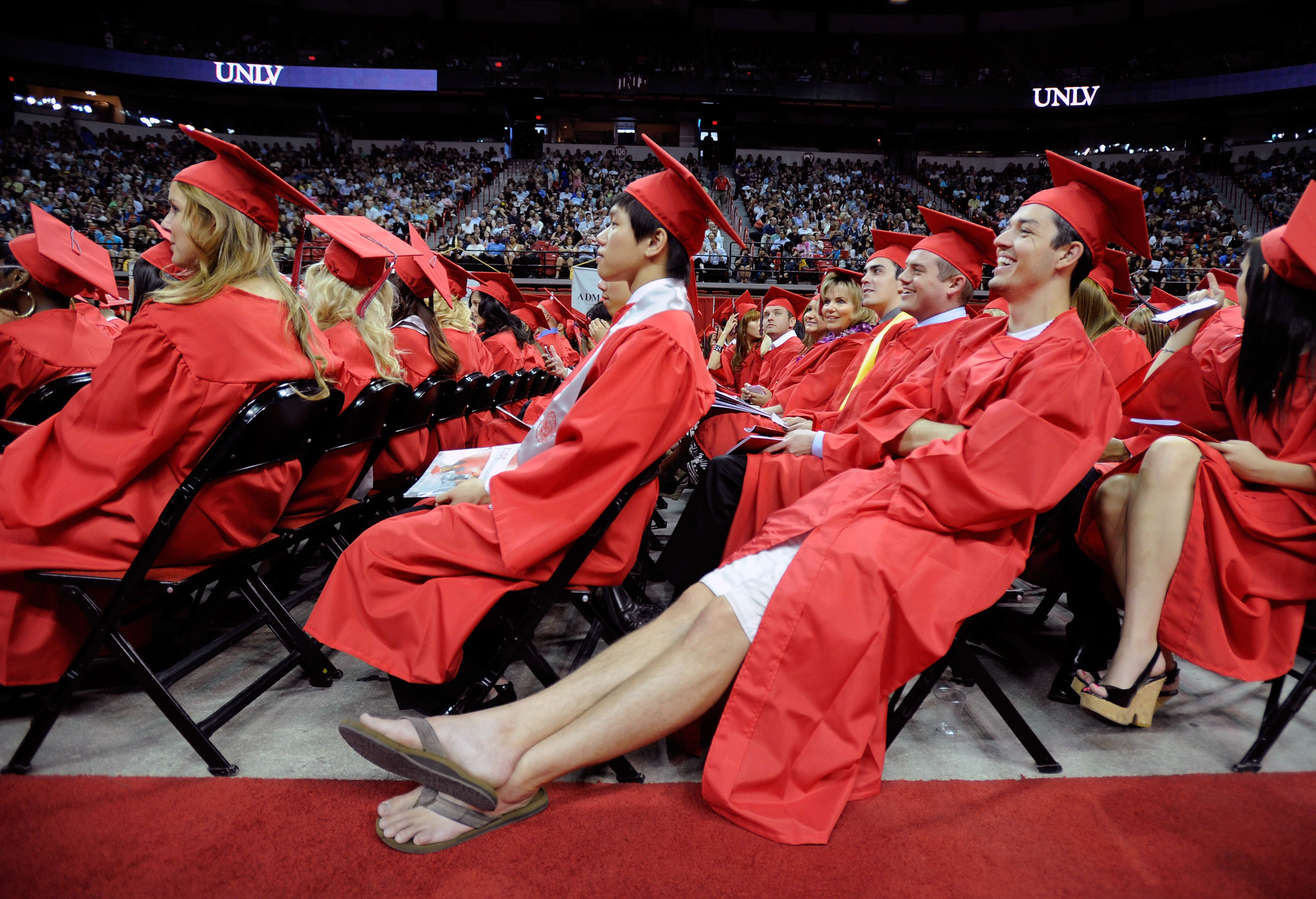 Thousands celebrate at UNLV spring graduation ceremony | News
