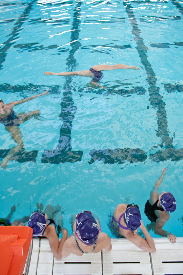 Former Olympian synchronized swimmers work with Desert Mermaids | Life