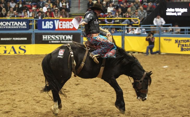 Saddle Bronc Riding in Round 6 of the NFR | National Finals Rodeo ...