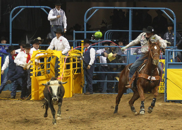 Team Roping at the second round of the NFR | Las Vegas Review-Journal
