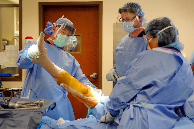 Las Vegas doctor streamlines popular knee, hip replacement procedures ...