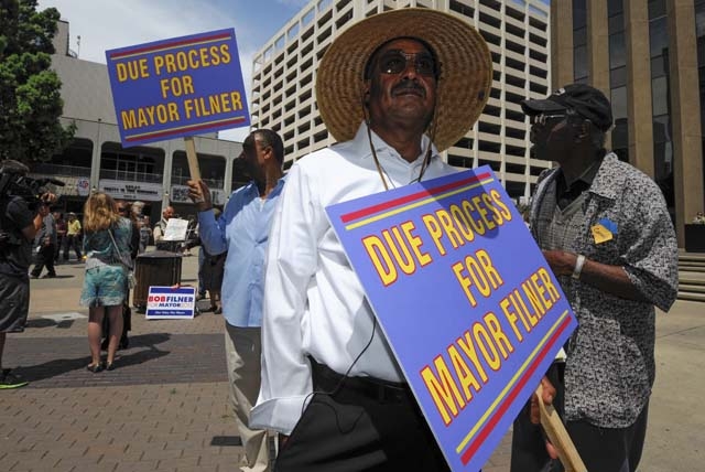 Mayor’s fate unknown after settlement proposal | Nation and World | News