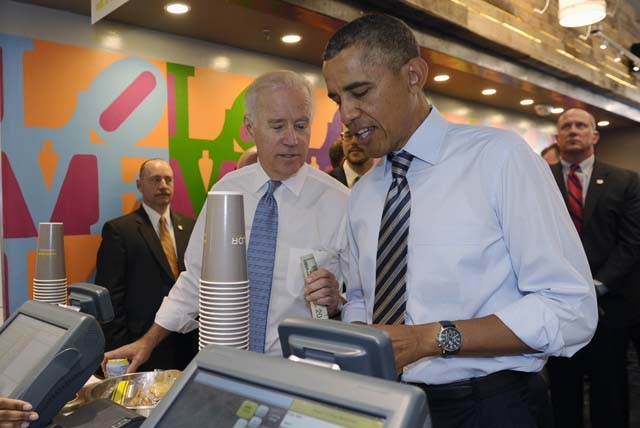 Obama grabs spotlight with lunchtime walk in midst of shutdown | Nation ...