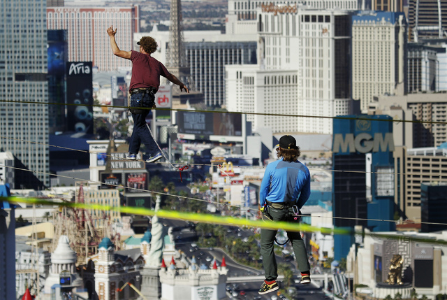 Slackline world record set 400 feet above Las Vegas Strip | News