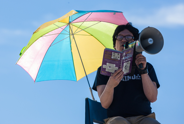 Bell Elementary principal hits the roof to promote reading | News