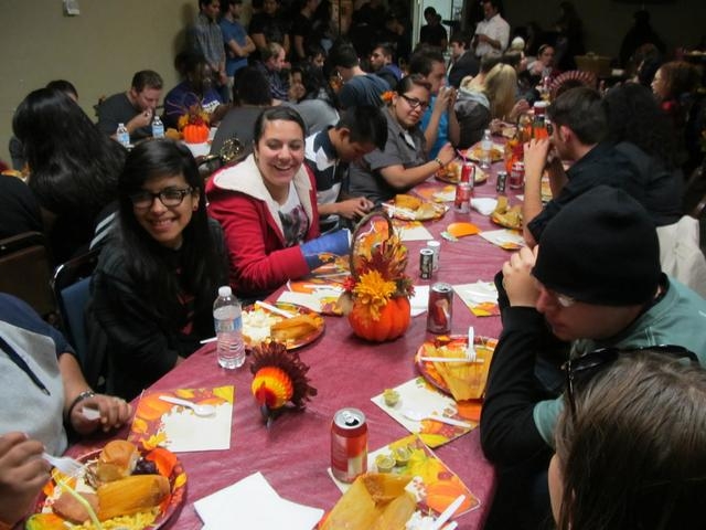 LGBT Center readies for Thanksgiving dinner | Las Vegas Review-Journal