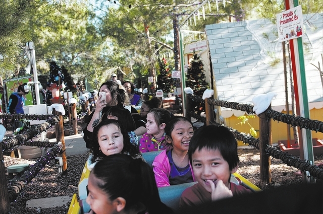 Ruby Thomas Elementary School students ride the train during their ...