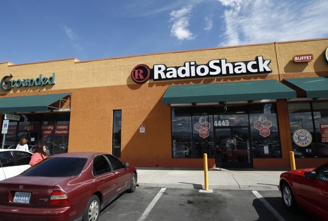 RadioShack plans to close up to 1,100 U.S. stores | Business