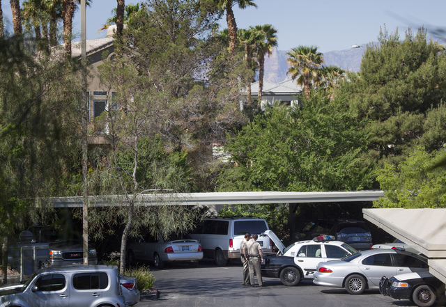 Man who pointed knife at Las Vegas police while naked taken into custody | Local Las Vegas | Local