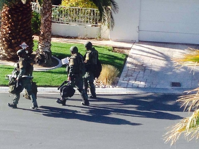 Man who pointed knife at Las Vegas police while naked taken into custody | Local Las Vegas | Local
