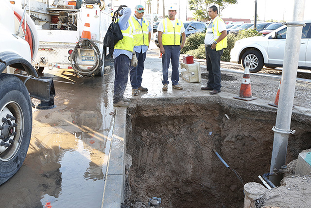 Water main break blocks lanes on Boulder Highway | Local Las Vegas | Local