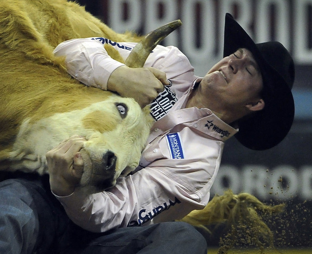 Ty Erickson wrests NFR steer wrestling lead from friend Clayton Hass ...
