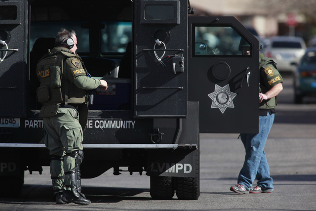 Metro SWAT evacuates neighborhood in attempt to pry person from house ...