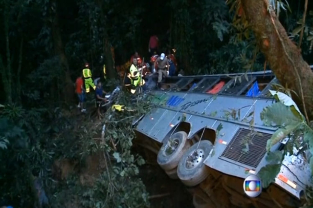 54 dead after Brazilian bus plummets over cliff | Nation and World | News