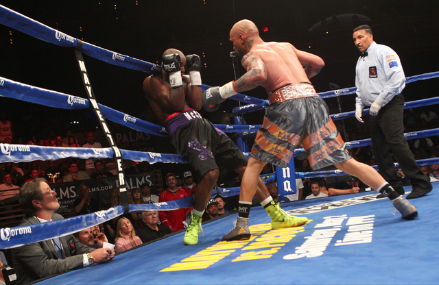 Ishe Smith stays in title mix with unanimous decision | Las Vegas ...