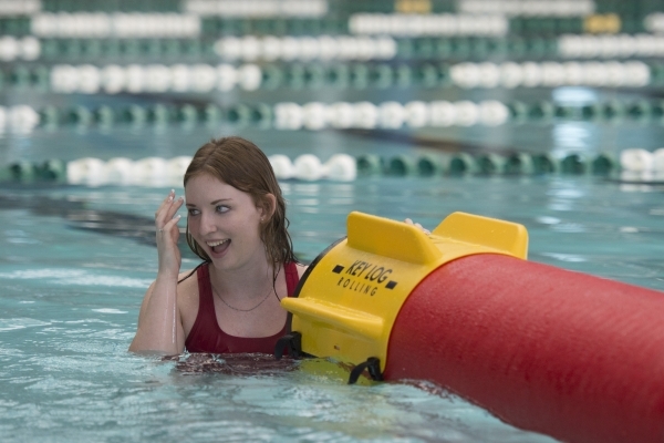 Log rolling classes at pool teach kids balance, coordination | Las ...