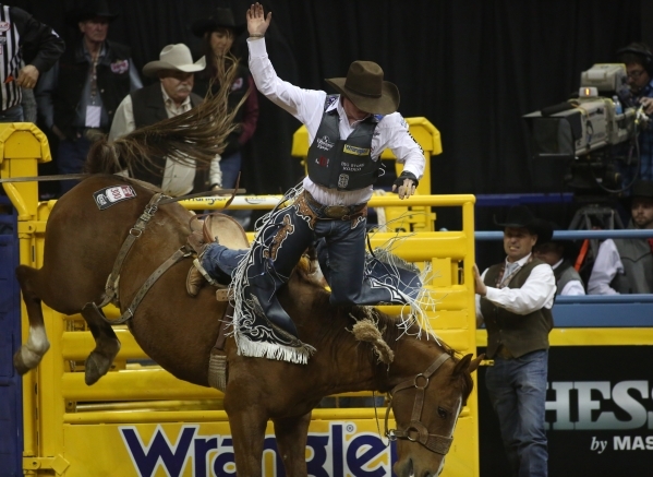 Steer wrestling pals Hass, Erickson cheer each other on | Las Vegas ...