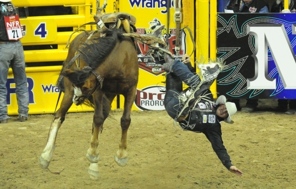 National Finals Rodeo seventh go-round results | Las Vegas Review-Journal