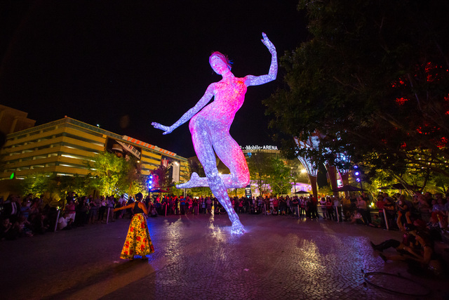 Bliss Dance sculpture lights up The Park — PHOTOS | Las Vegas Review ...