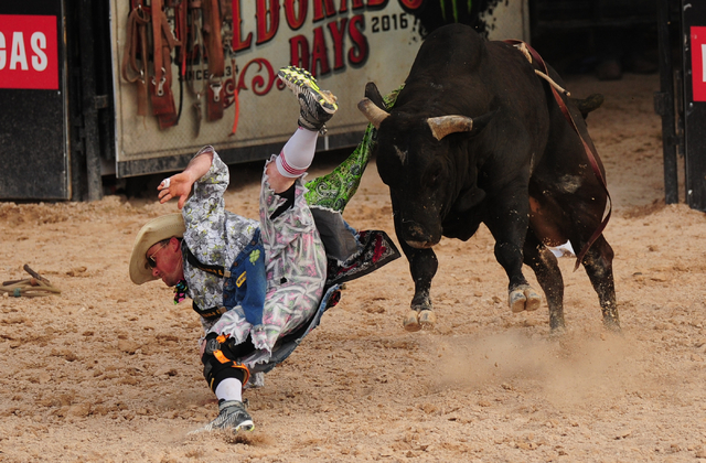 Mexican bull rider Jorge Valdiviezo quickly rises to PBR fan favorite ...
