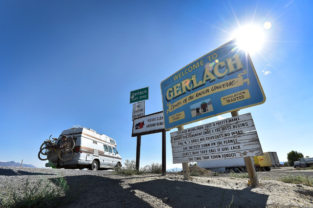 Despite economic boon, tiny town of Gerlach divided over Burning Man ...