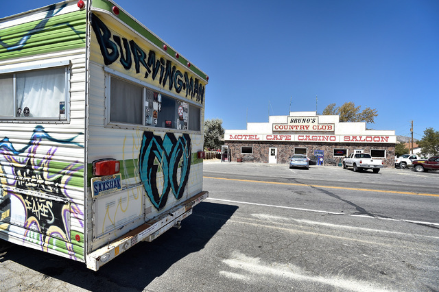 Despite economic boon, tiny town of Gerlach divided over Burning Man ...