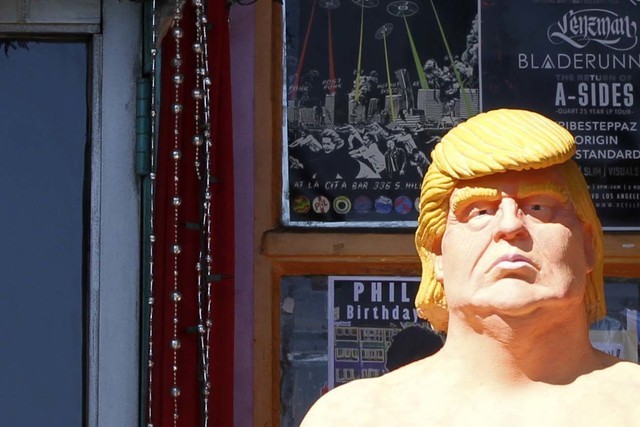 Trump statue is going up for auction | Las Vegas Review-Journal