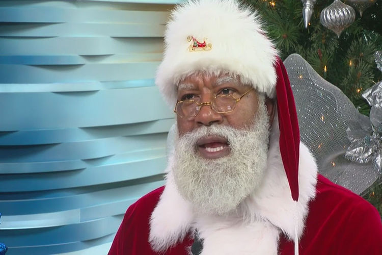 Mall of America, the biggest in the US, hires first black Santa ...