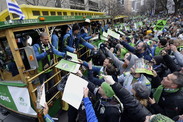 Seattle welcomes Sounders home with MLS Cup victory parade — PHOTOS ...