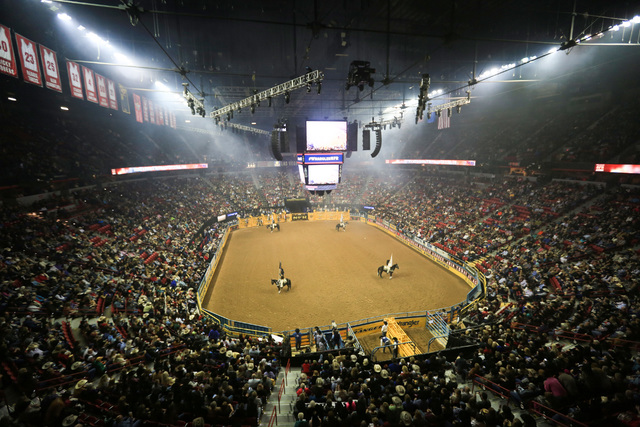 2016 National Finals Rodeo first go-round results | National Finals ...