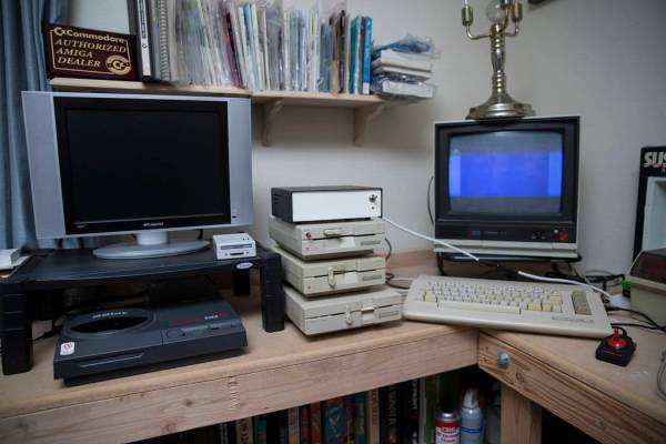 Las Vegas-area Commodore club members bond over vintage computer system ...