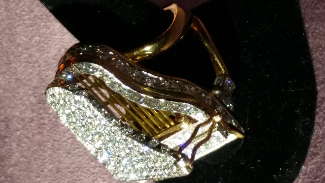 Liberace’s rings on display at jewelry exhibit in Paris | Life