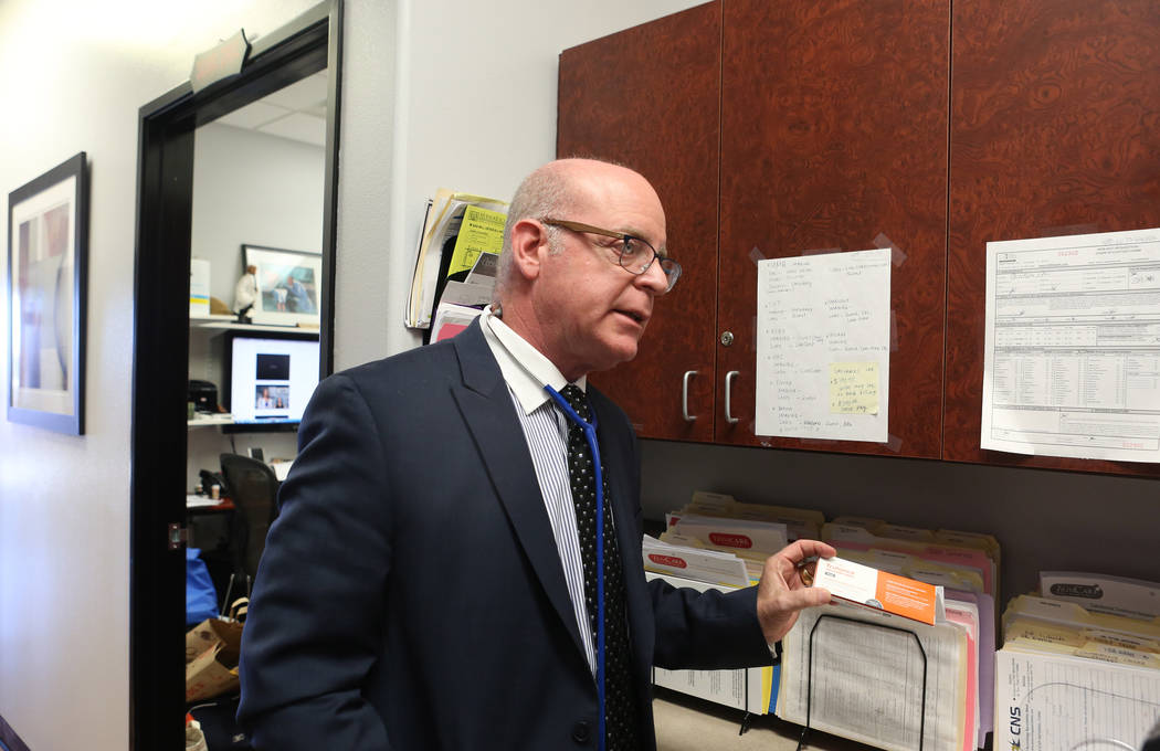Old-school Las Vegas doctor wants to stay that way | Health | Life