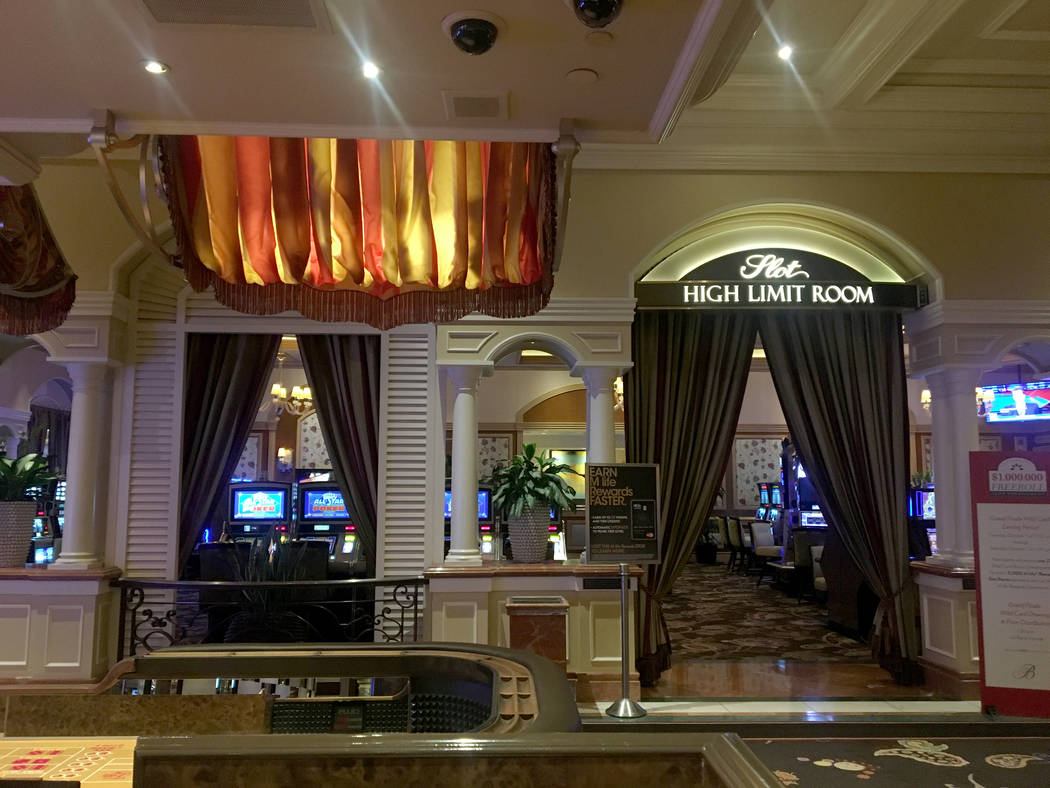 Paddock’s game of choice, video poker, allowed him to blend in | Las ...