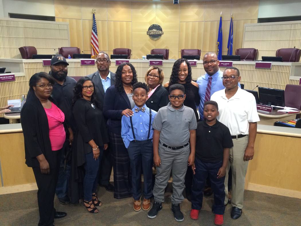 Henderson swears in new police chief at special meeting | Henderson | Local