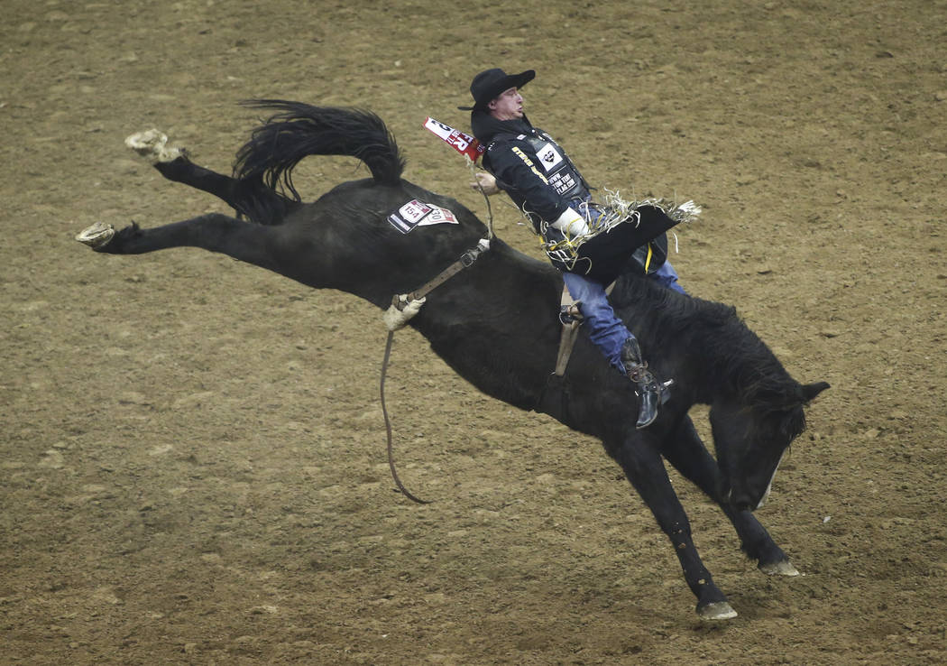 Bareback rider Jake Vold wins the first event at NFR | National Finals ...