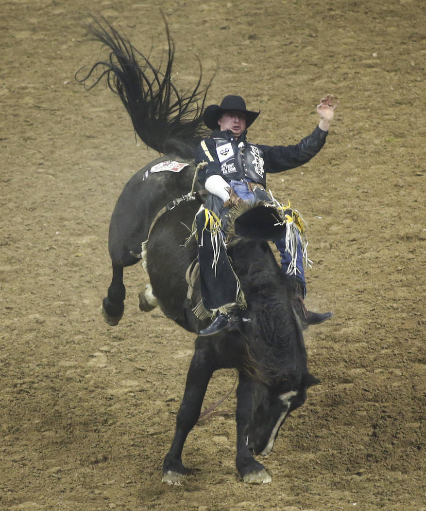 Bareback rider Jake Vold wins the first event at NFR | National Finals ...