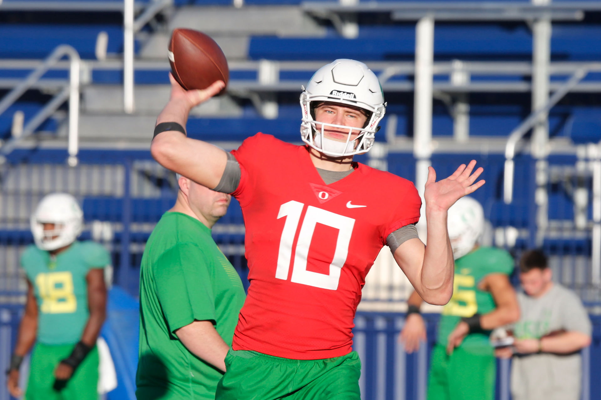 Oregon QB Justin Herbert draws lofty praise as Las Vegas Bowl nears ...