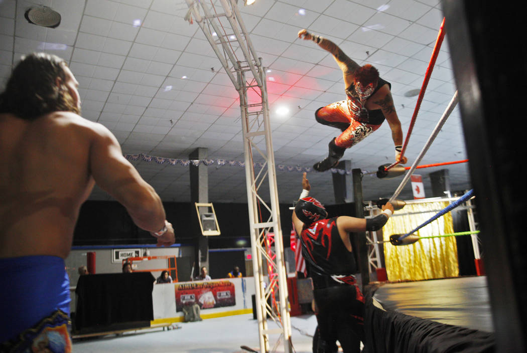 Flying high, making fans at Lucha Libre in Las Vegas — PHOTOS | Las ...