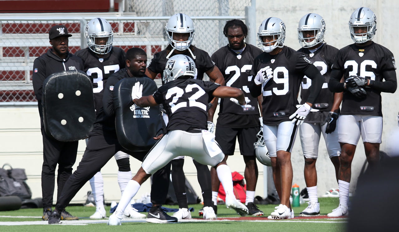 Raiders don pads for first time in training camp Sunday | Raiders News ...