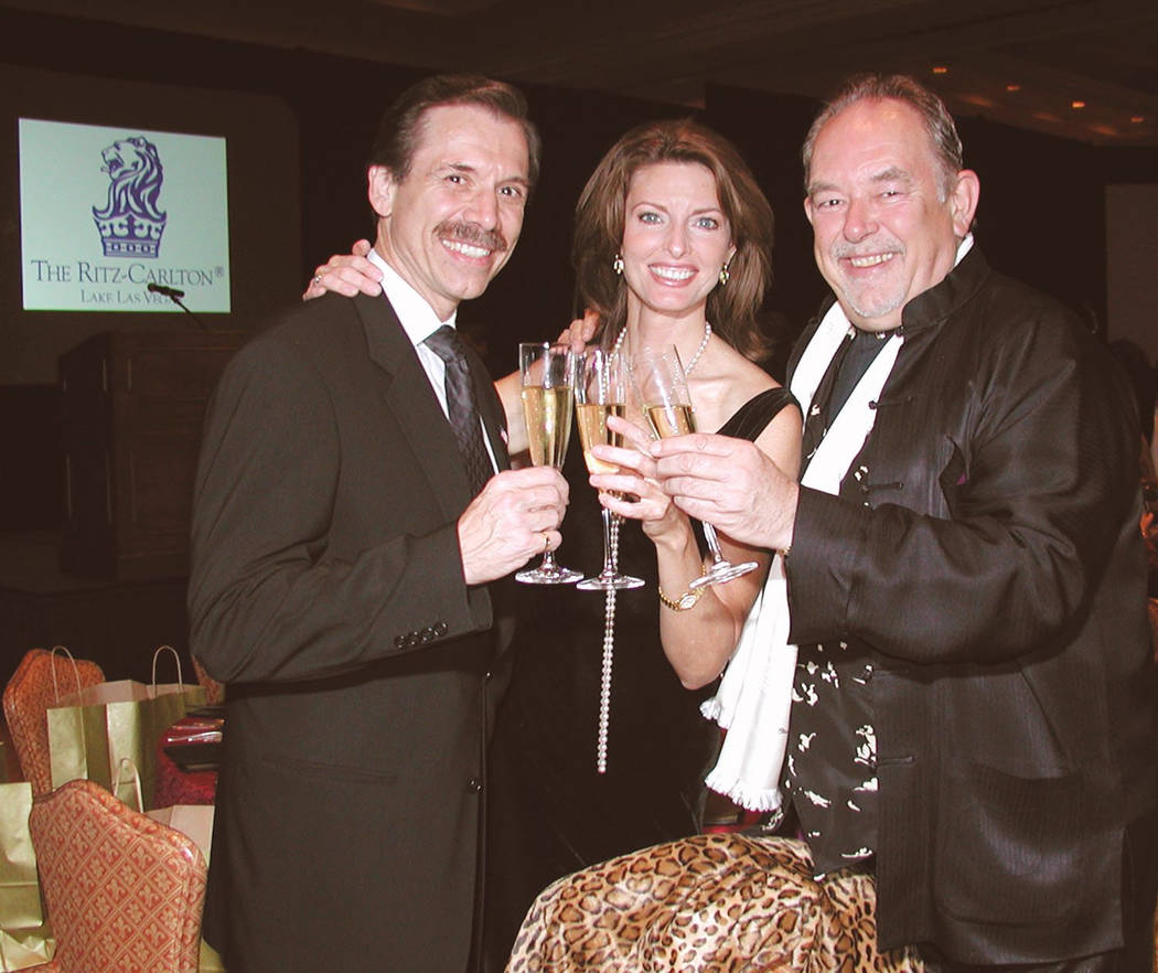 Robin Leach dies, host of ‘Lifestyles of the Rich and Famous ...