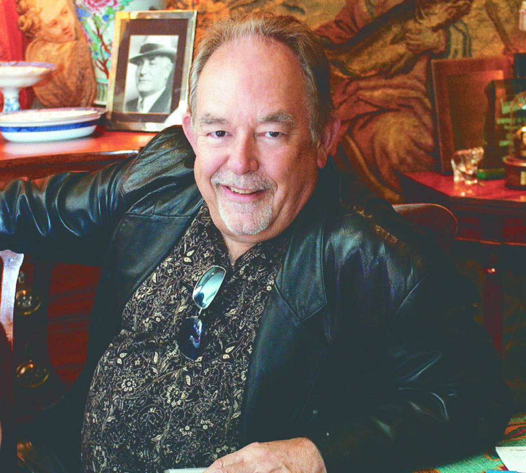 Robin Leach dies, host of ‘Lifestyles of the Rich and Famous ...