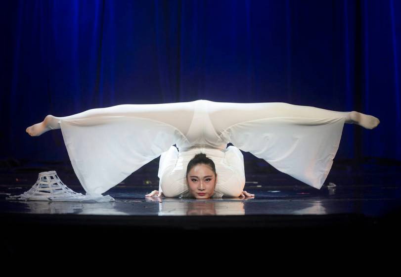Contortionists practice unusual art form at local convention | Las ...