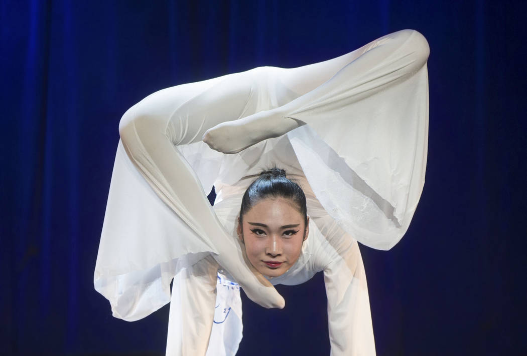 Contortionists practice unusual art form at local convention | Las ...
